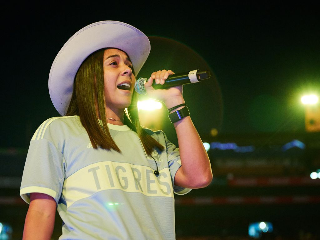 LA “BOMBI” MARÍA SÁNCHEZ VOLVIÓ A ENCENDER EL ESTADIO UNIVERSITARIO ...